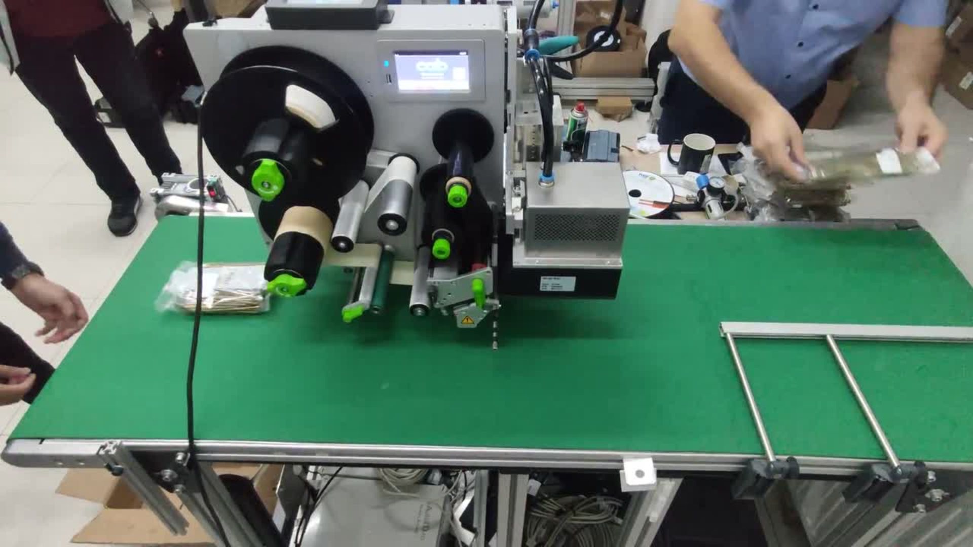 Sistem Automat de Etichetare pe Bandă de Lucru – Eficiență și Precizie ...